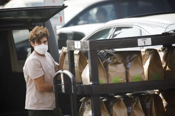 A Contactless City: Going Undercover As An Amazon Fresh Driver